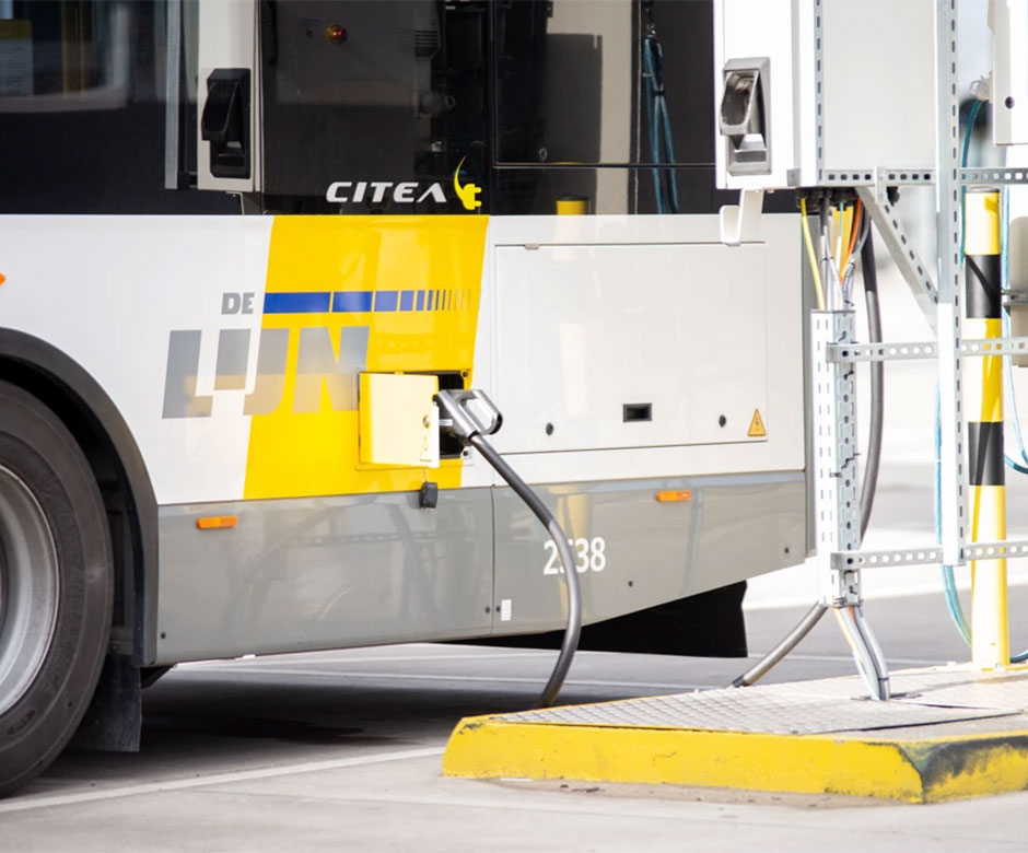 Intelligente software voor efficiënt laden e-bussen De Lijn ...