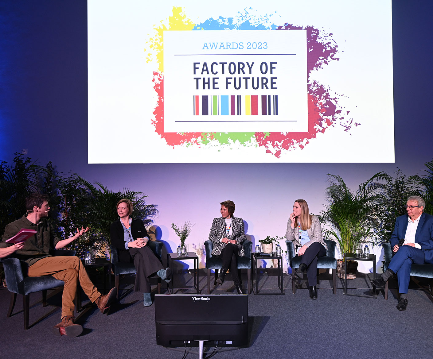 Vijf nieuwe bedrijven krijgen titel 'Factory of the Future ...